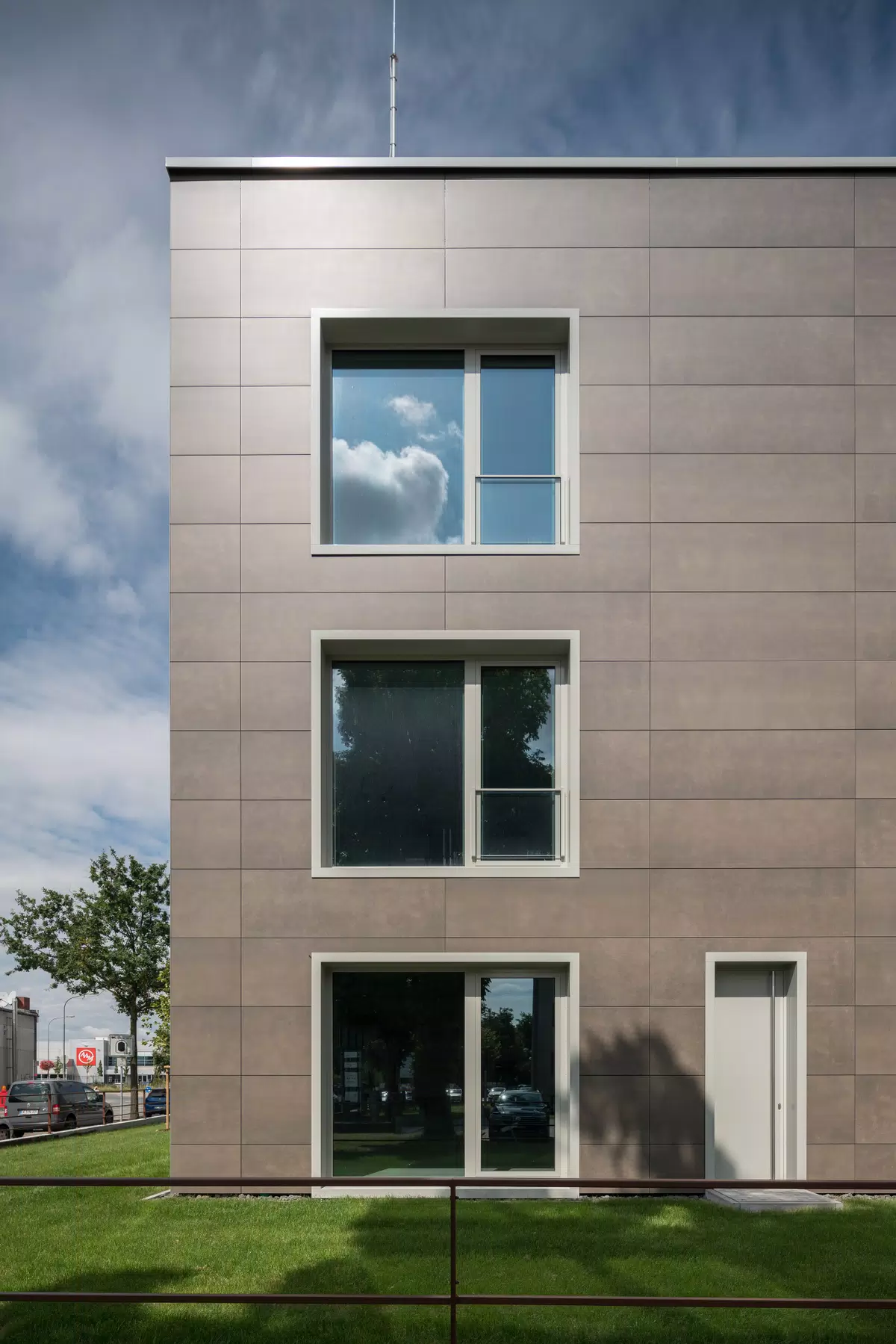 Datalogic Langen ventilated rainscreen facade | Florim