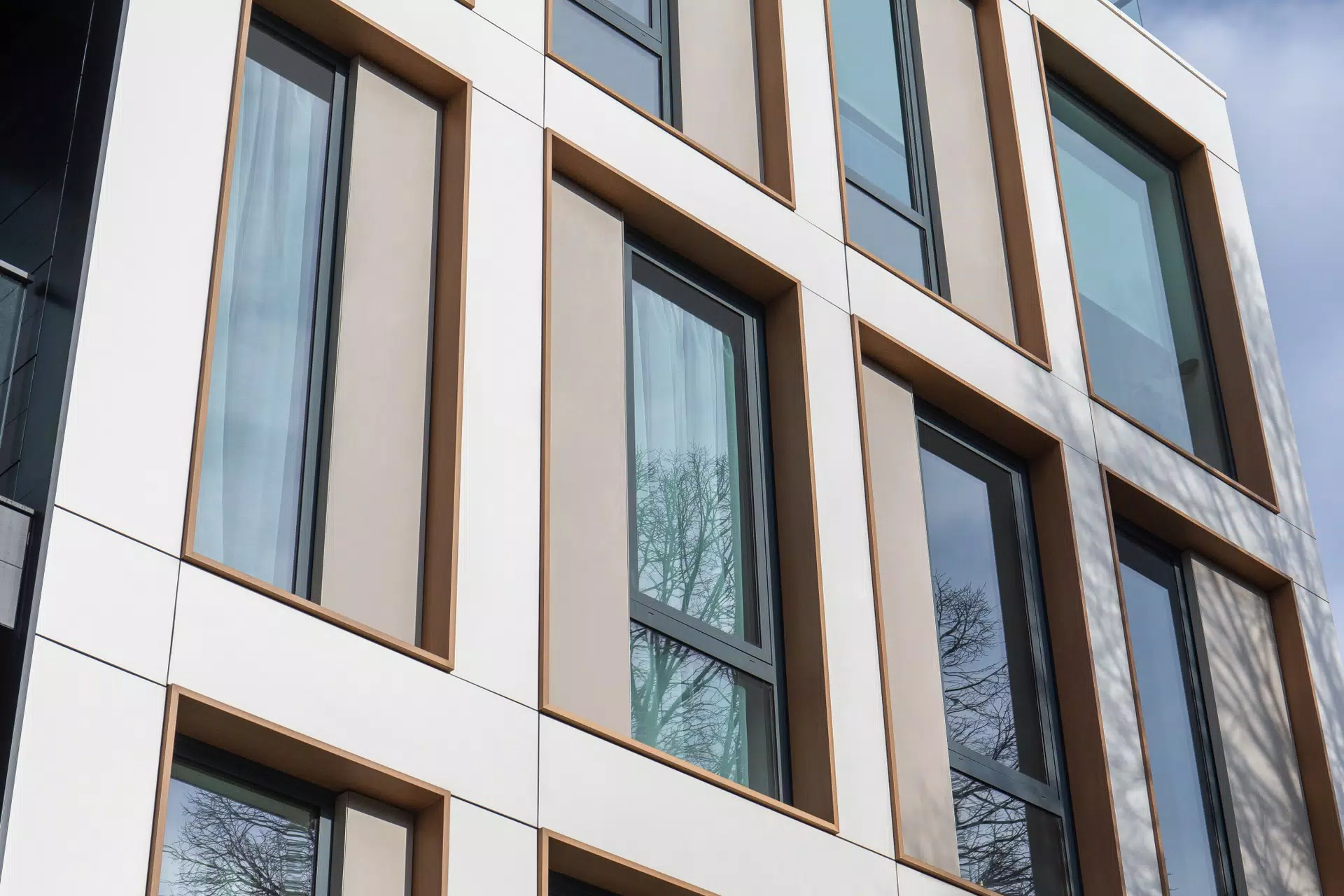 Ventilated rainscreen facade in 14th Street | Florim